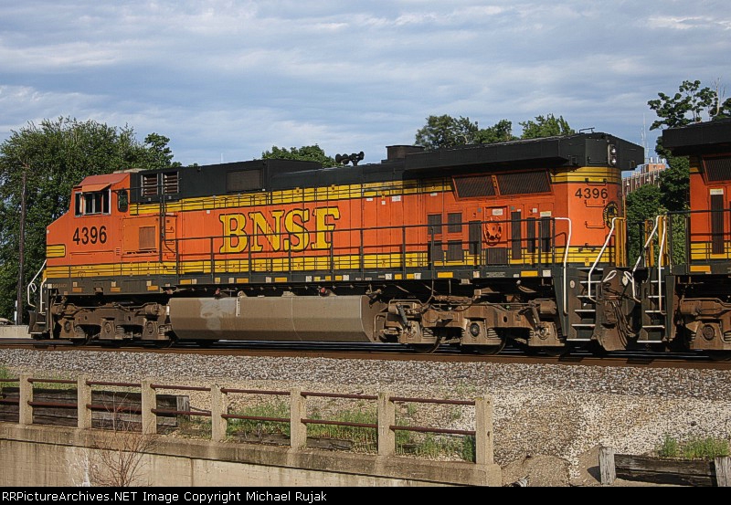 BNSF 4396